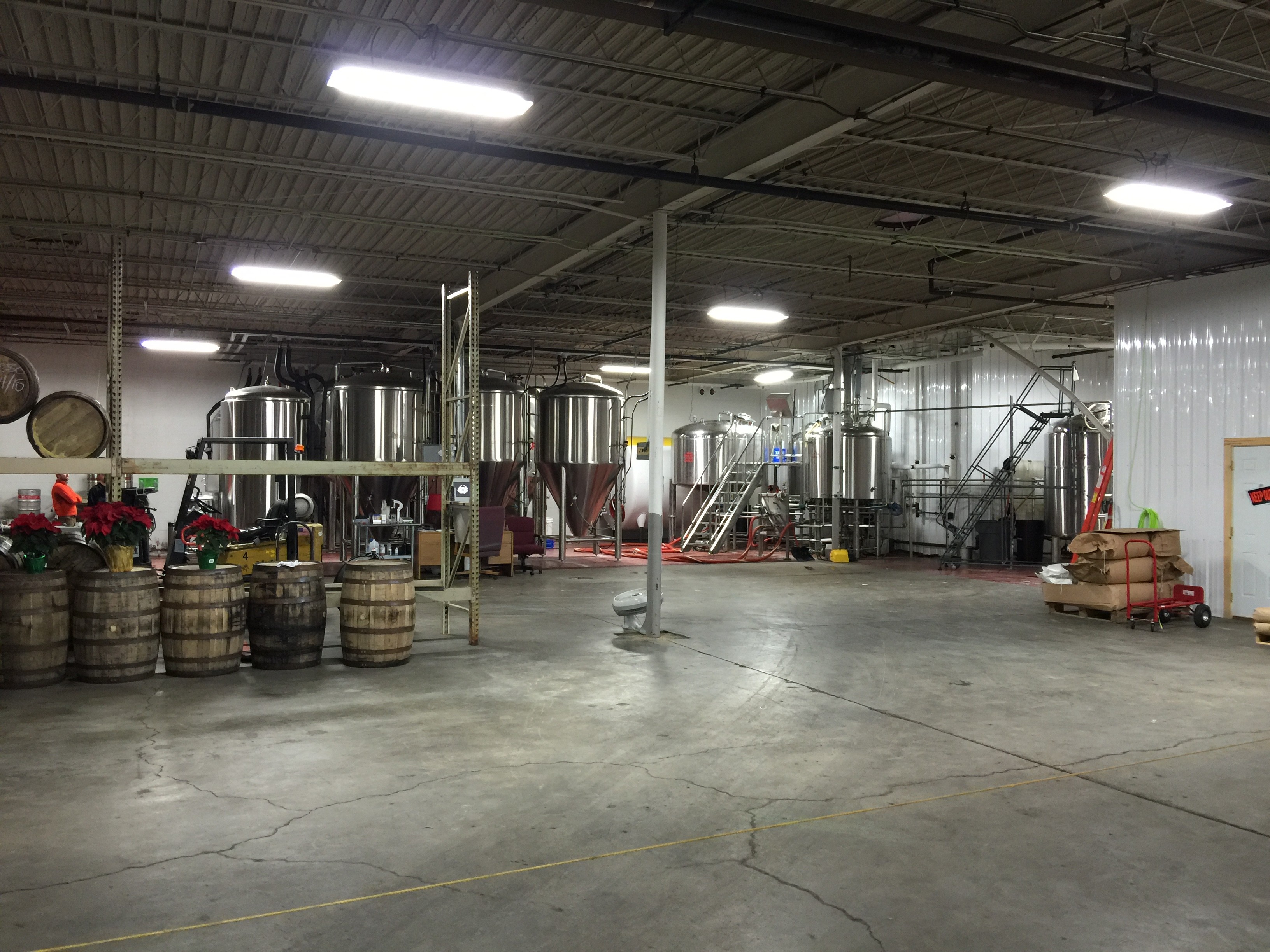 Classic Modern Type Microbrewery Equipment With Fermentation Tank ...