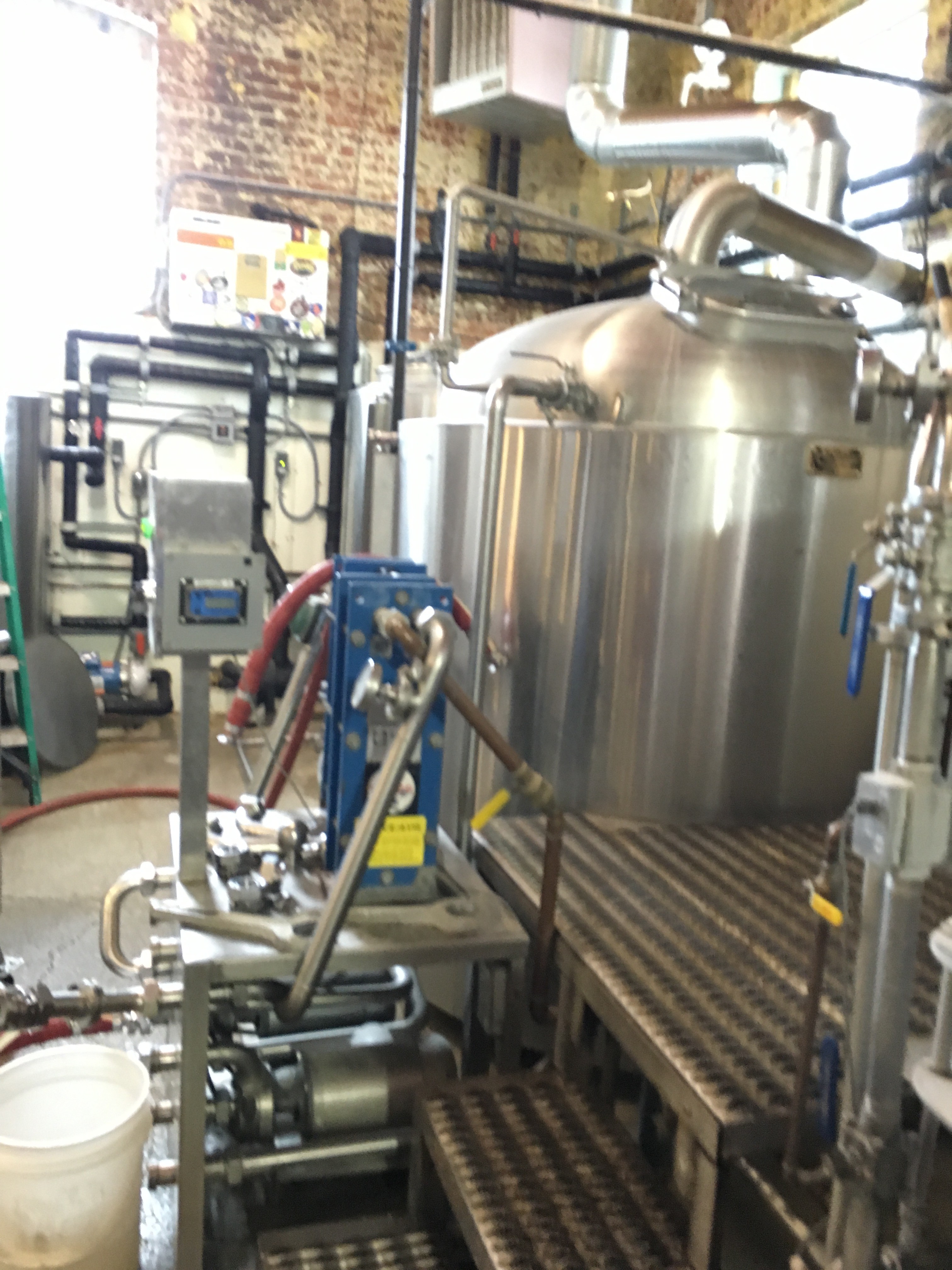 Classic Modern Type Microbrewery Equipment With Fermentation Tank ...