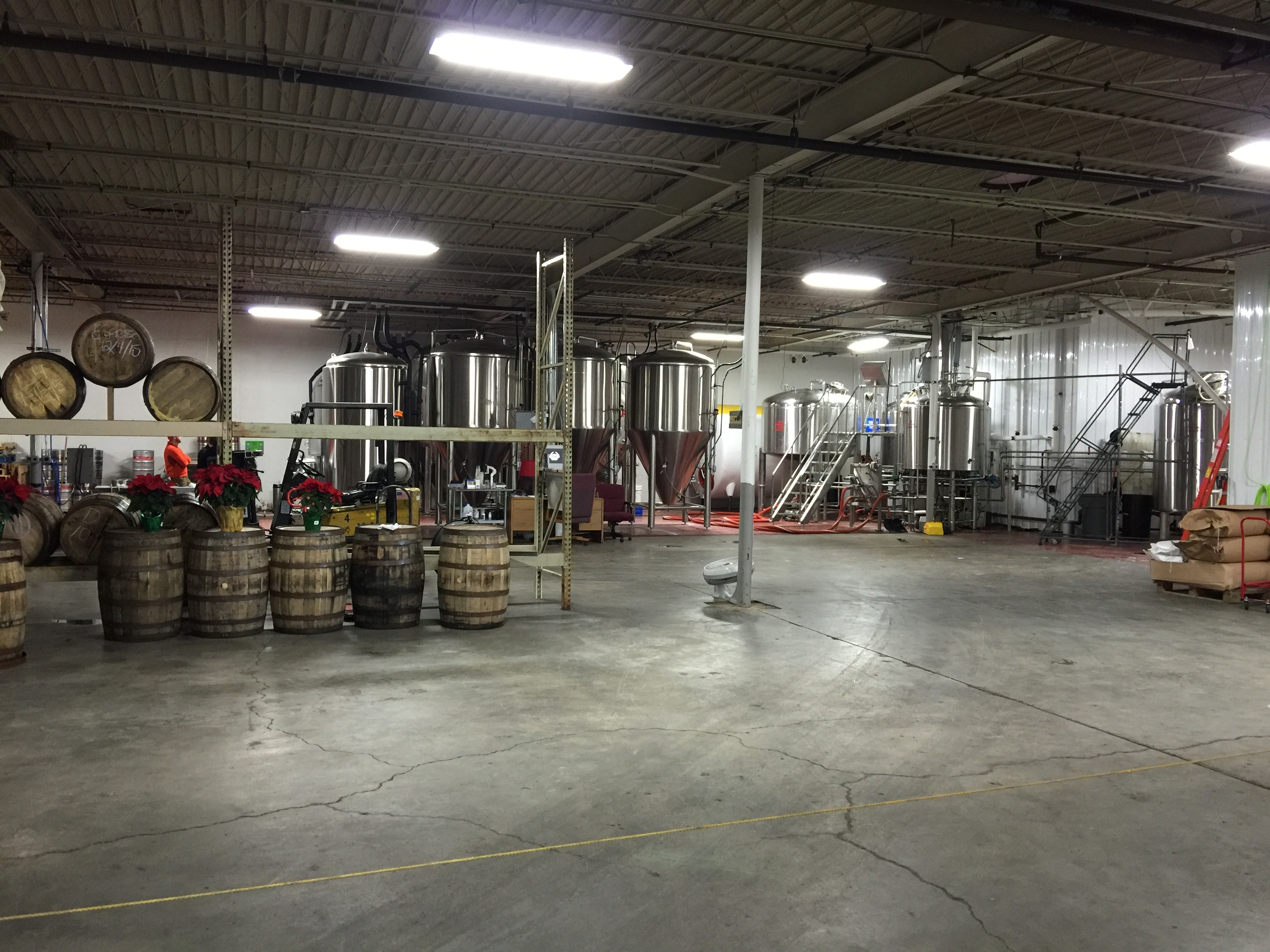 Classic Modern Type Microbrewery Equipment With Fermentation Tank ...